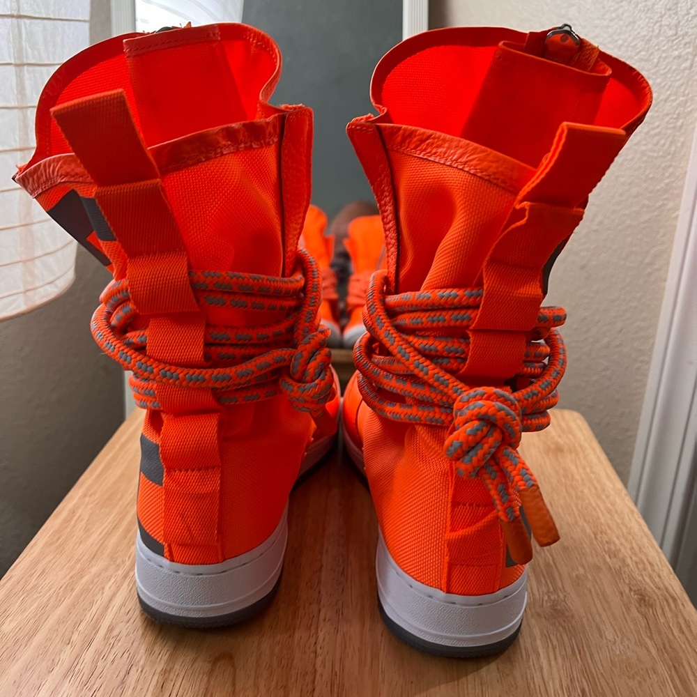 Nike Af1 Mens 9 Bright Orange - Gem